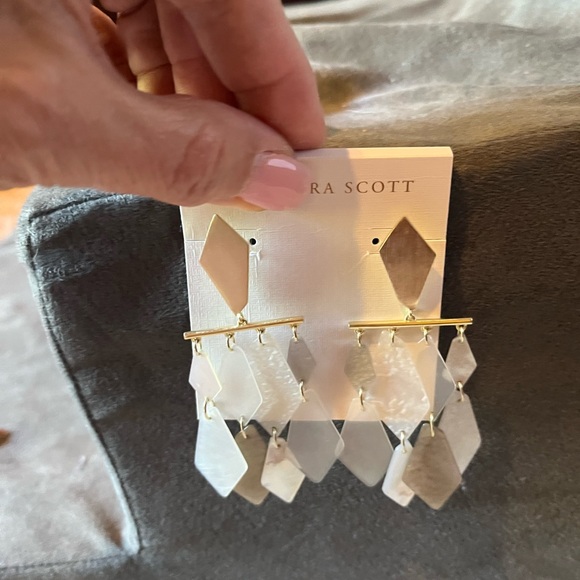 Kendra Scott | Jewelry | Rare Kendra Scott Hannah Gold And White ...